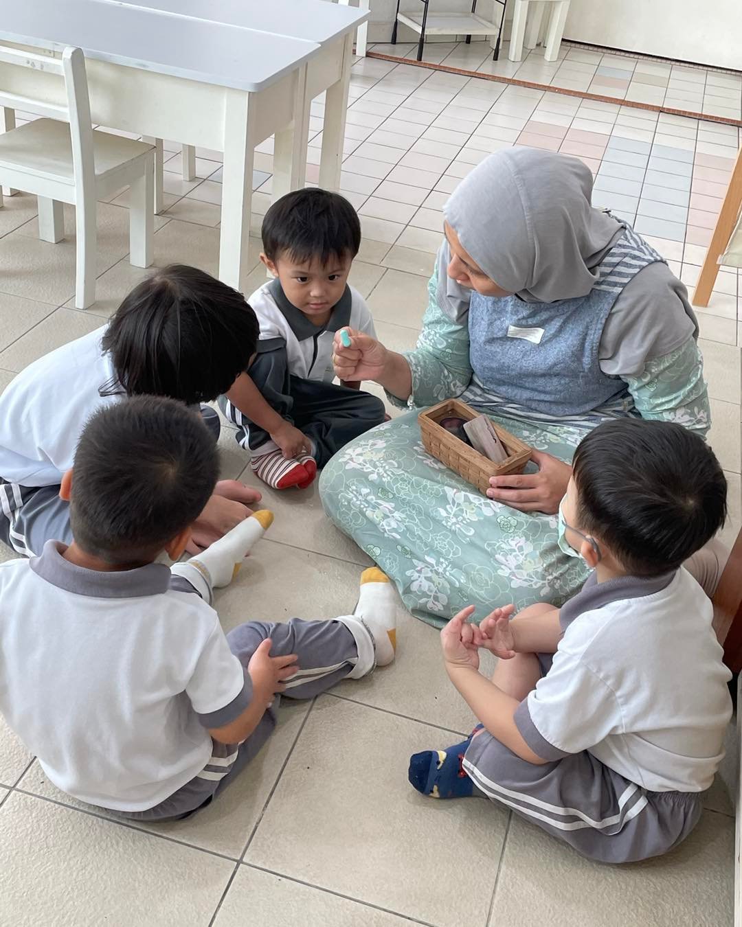 How to foster confidence in writing among young children? - Tadika Sri ...